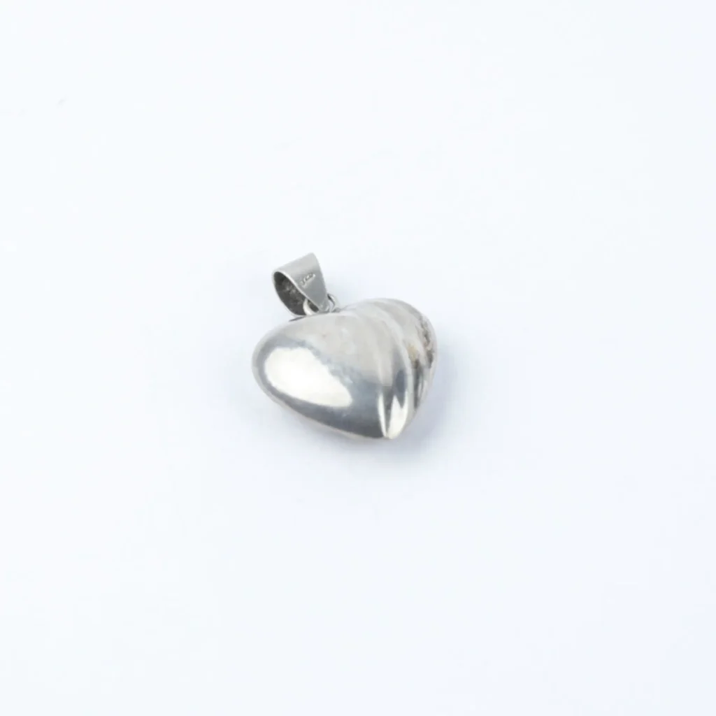 Hollow Wrinkled Heart Design Pendant - SAHARA45